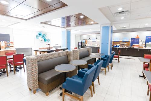 Holiday Inn Express & Suites Knoxville-Farragut, an IHG Hotel ...