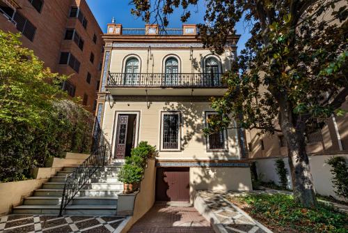 Villa Alfonso, Restored Palace House with gardens and Monuments Views ...
