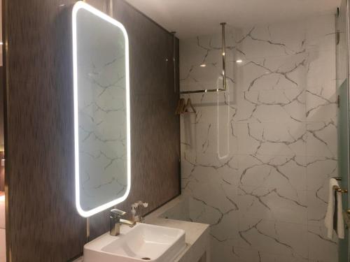 7Days Premium Shanghai Xujiahui Longhua Road Subway Station Branch ...