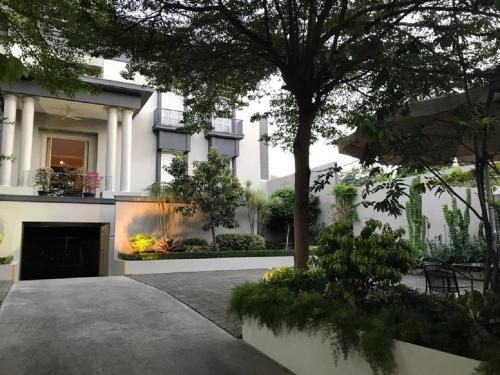 Home 899 Patal Senayan, Jakarta – Updated 2022 Prices