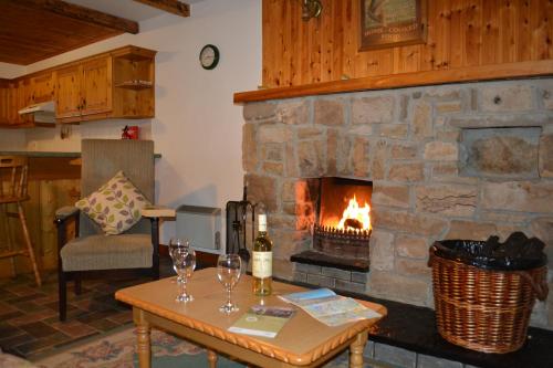 Riverbank Cottages, Scarriff (updated prices 2024)