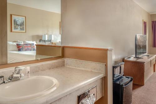 Whitewater Inn, Big Sky (updated prices 2024)