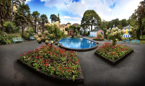 Portmeirion Village & Castell Deudraeth, Porthmadog (updated prices 2025)