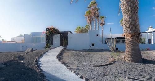Luxury estudio en Playa Roca a primera linea del mar, Costa Teguise ...