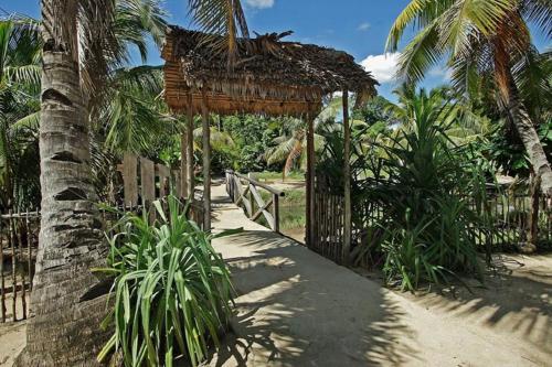 Sambatra Bed and Breakfast, Ambaro (updated prices 2024)