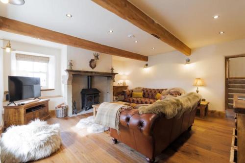 5 Star Cottage on the Green with Log Burner - Dog Friendly, Austwick ...