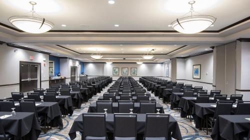 Holiday Inn Indianapolis Airport by IHG, Indianapolis (updated prices 2025)