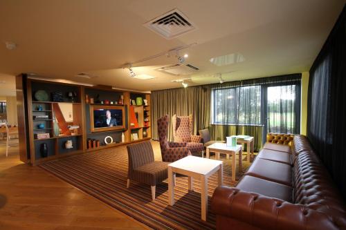 Holiday Inn Huntingdon Racecourse, an IHG Hotel, Huntingdon – Updated ...