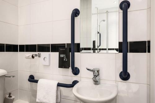 Days Inn Corley NEC - M6, Coventry – Updated 2023 Prices