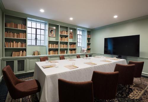 Graduate Evanston, Evanston – Updated 2024 Prices