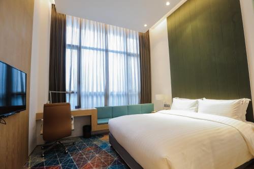 Holiday Inn Express Shanghai Songjiang Fangta by IHG, Songjiang ...