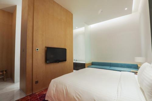 Holiday Inn Express Shanghai Songjiang Fangta by IHG, Songjiang ...