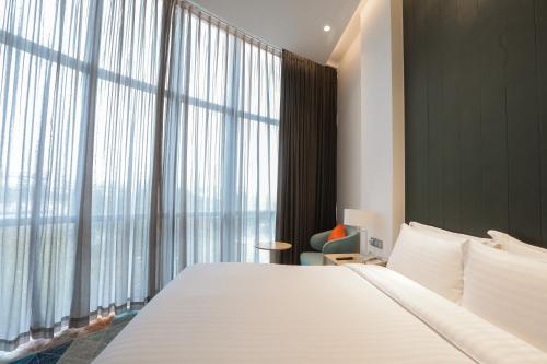 Holiday Inn Express Shanghai Songjiang Fangta by IHG, Songjiang ...