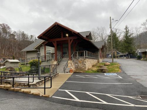 Carr's Northside Hotel and Cottages, Gatlinburg – Updated 2024 Prices