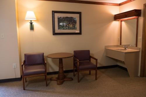 Wild Bear Inn, Pigeon Forge – Updated 2022 Prices