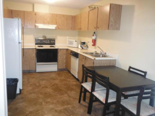 Tumbler Ridge Inn, Tumbler Ridge – Updated 2023 Prices