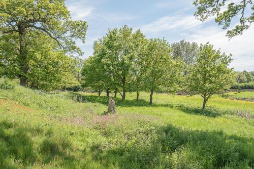 Geoff's Rest at Pond Hall Farm in Hadleigh with Private Hot Tub ...