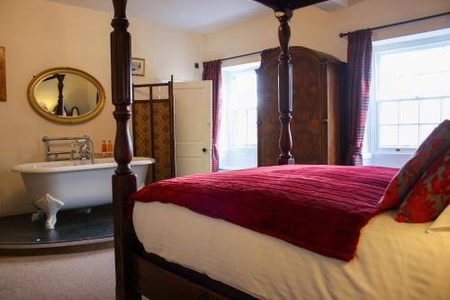 Rollestone Manor B&B and Restaurant, Shrewton (updated prices 2025)