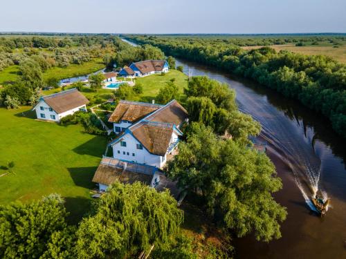 Cherhana Resort, Crisan – Updated 2023 Prices