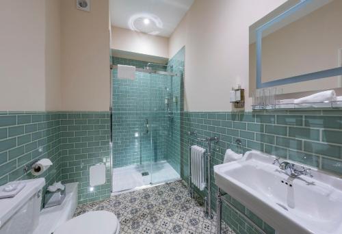 Eight, Bath (updated prices 2025)