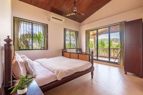 La Palm by StayVista - Mountain-view villa, boasting a spacious pool ...