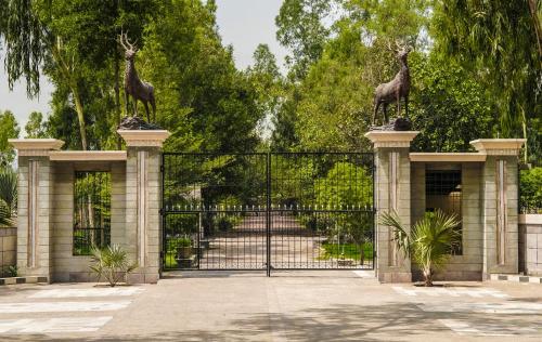 Resort Greenfields Country Club, Bhāi Pheru, Pakistan - Booking.com