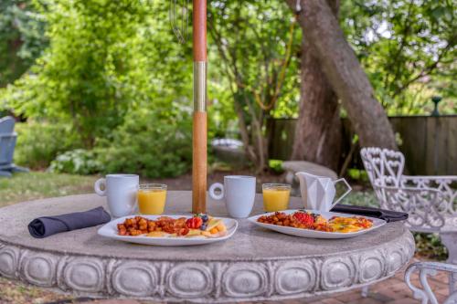 Hochelaga Inn, Kingston – Updated 2022 Prices