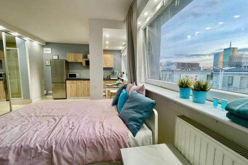 GOLD 3 Metro x2 WiFi 300 Mbs 60'TV Netflix HBO AppleTV+, वारसॉ की (2026 ...