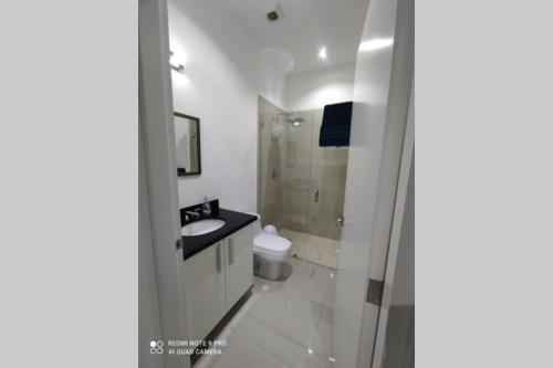 Condominio torre EME frente al malecón vista a la ciudad con alberca y ...