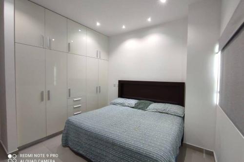 Condominio torre EME frente al malecón vista a la ciudad con alberca y ...