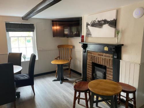 The New Wheel Inn, Lymington – Updated 2023 Prices