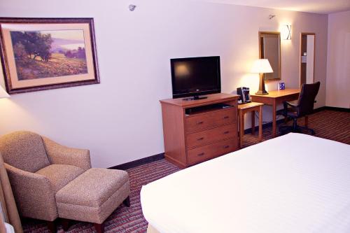 Holiday Inn Express Hotel & Suites Pierre-Fort Pierre by IHG, Fort ...
