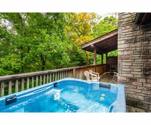 Peekaboo with Hot Tub, Pool Table, and Jacuzzi, Pigeon Forge (updated ...