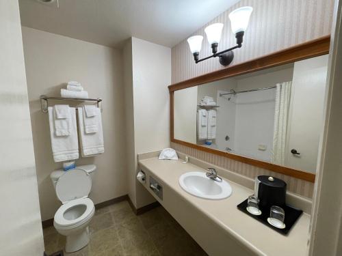 Coast Inn at Lake Hood, Anchorage (updated prices 2024)