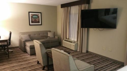 Holiday Inn Harrisburg East Airport, an IHG Hotel, Harrisburg – Updated ...