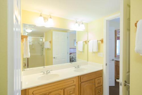 Soundside Holiday Beach Resort, Pensacola Beach (updated prices 2024)