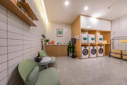 Atour Hotel Xiamen Jimei Lake Business Center, China - Booking.com