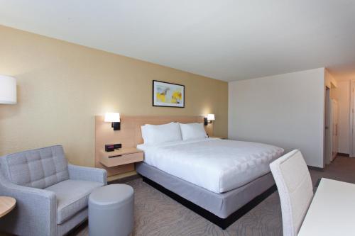 Holiday Inn Los Angeles - LAX Airport, an IHG Hotel, Los Angeles ...