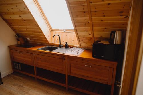 Treeline Cabins, Cădăreşti (updated prices 2024)