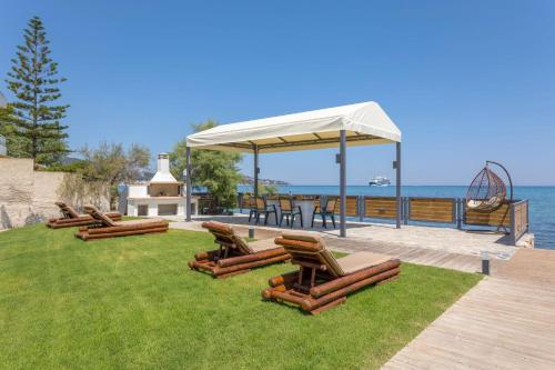 Venetico Beachfront Apartments & Suites - Sea View Suite, Argassi ...