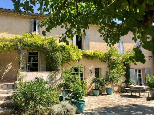 Domaine du Clos d'Alari-chambres d'hôtes au milieu des vignes, Saint ...