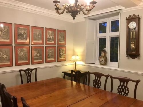 BUSCOT MANOR with HOT TUB-WILD SWIM-PADDLEBOARD-BIKES-BBQ-WALKS &SLEEPS ...