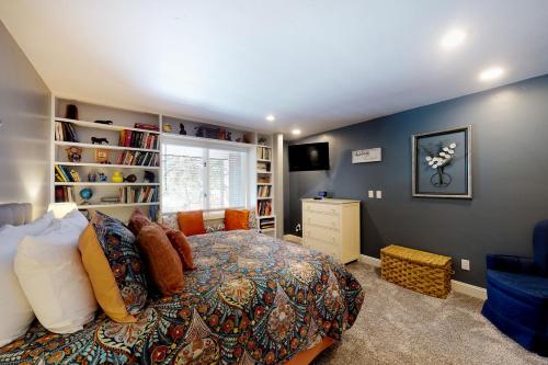 Nottingham Nook, Avon (updated prices 2024)