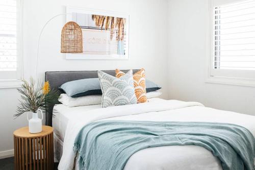 MYSA YAMBA Riverfront retreat with pool and pontoon, Yamba – Updated ...