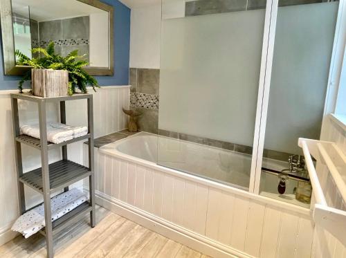 Unique Retreat - 2 bedroom cliff top cottage with large terrace ...