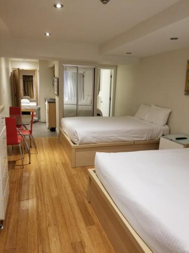 Dragon Gate Inn, Toronto (updated prices 2024)