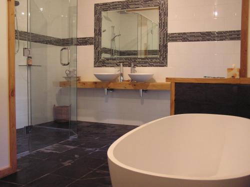 Ahaura Lodge & Waterwheel Farm Stay, Totara Flat (updated prices 2025)