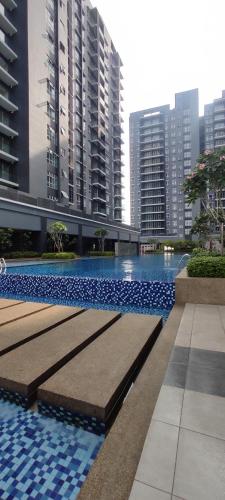Bukit Rimau Instagrammable 2 Bedroom Apartment With Pool View up to 5 ...
