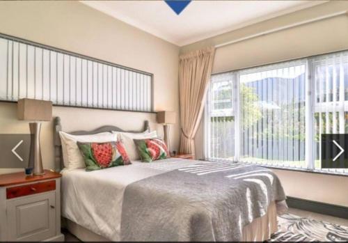 In die Hoekie, Hermanus (updated prices 2024)