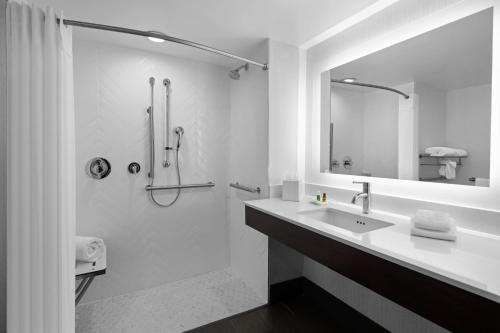 Holiday Inn Hasbrouck Heights-Meadowlands, an IHG Hotel, Hasbrouck ...